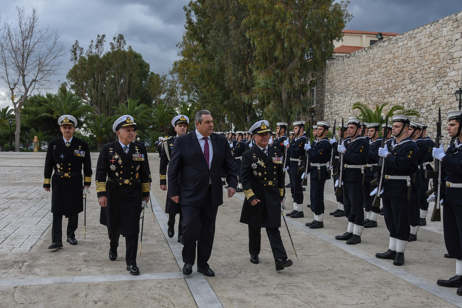 Ο Τσακαλώτος κόβει, ο Καμμένος βγαίνει σε έρανο - Δούρειος Ίππος