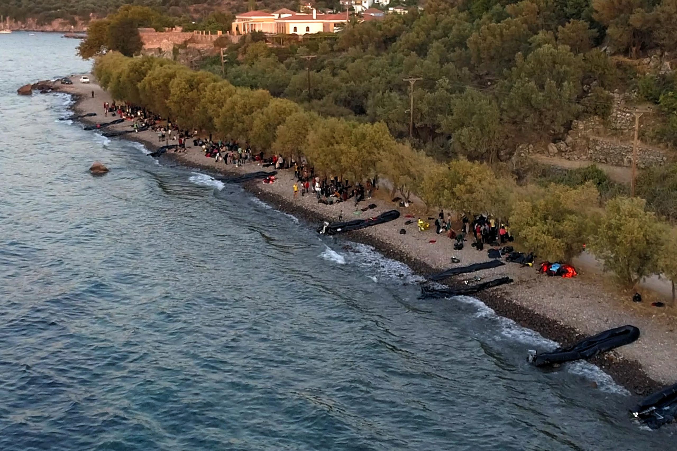 Τί κάνει τελικά η κυβέρνηση με τους λαθρομετανάστες; - Δούρειος Ίππος