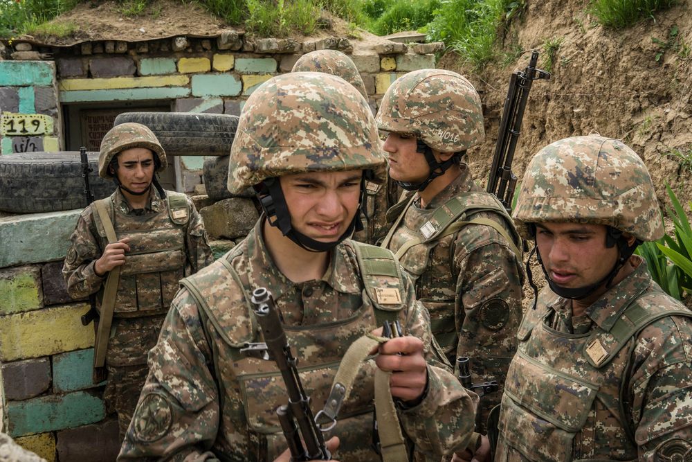 Η εμφάνιση σε βασικά υλικά του Αρμενίου στρατιώτη - Δούρειος Ίππος