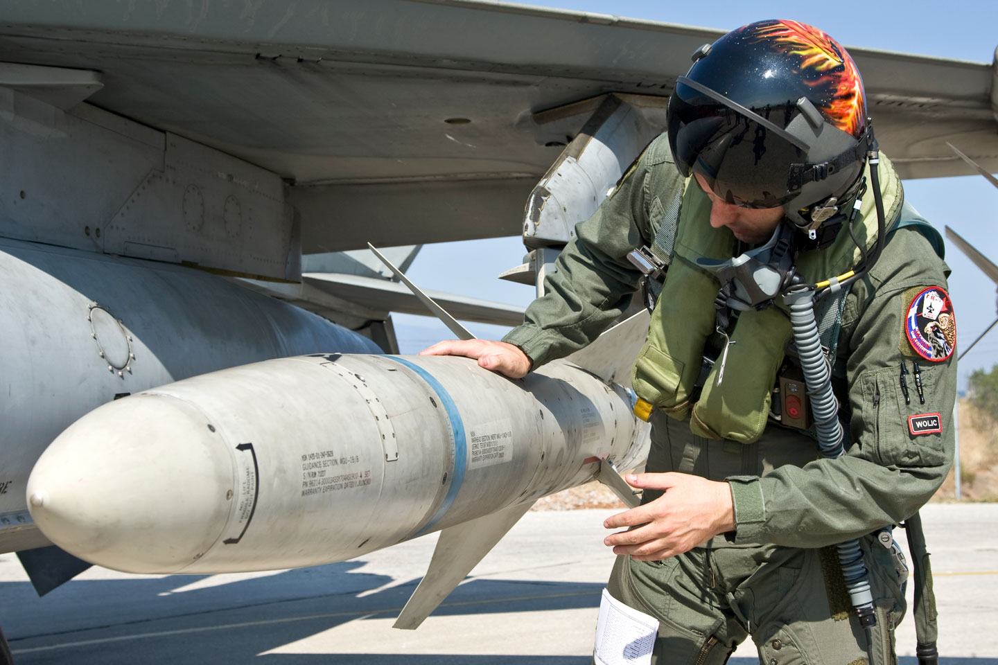 Ενημέρωση της Πολεμικής Αεροπορίας για τον πύραυλο αντι-ραντάρ AGM-88E ...