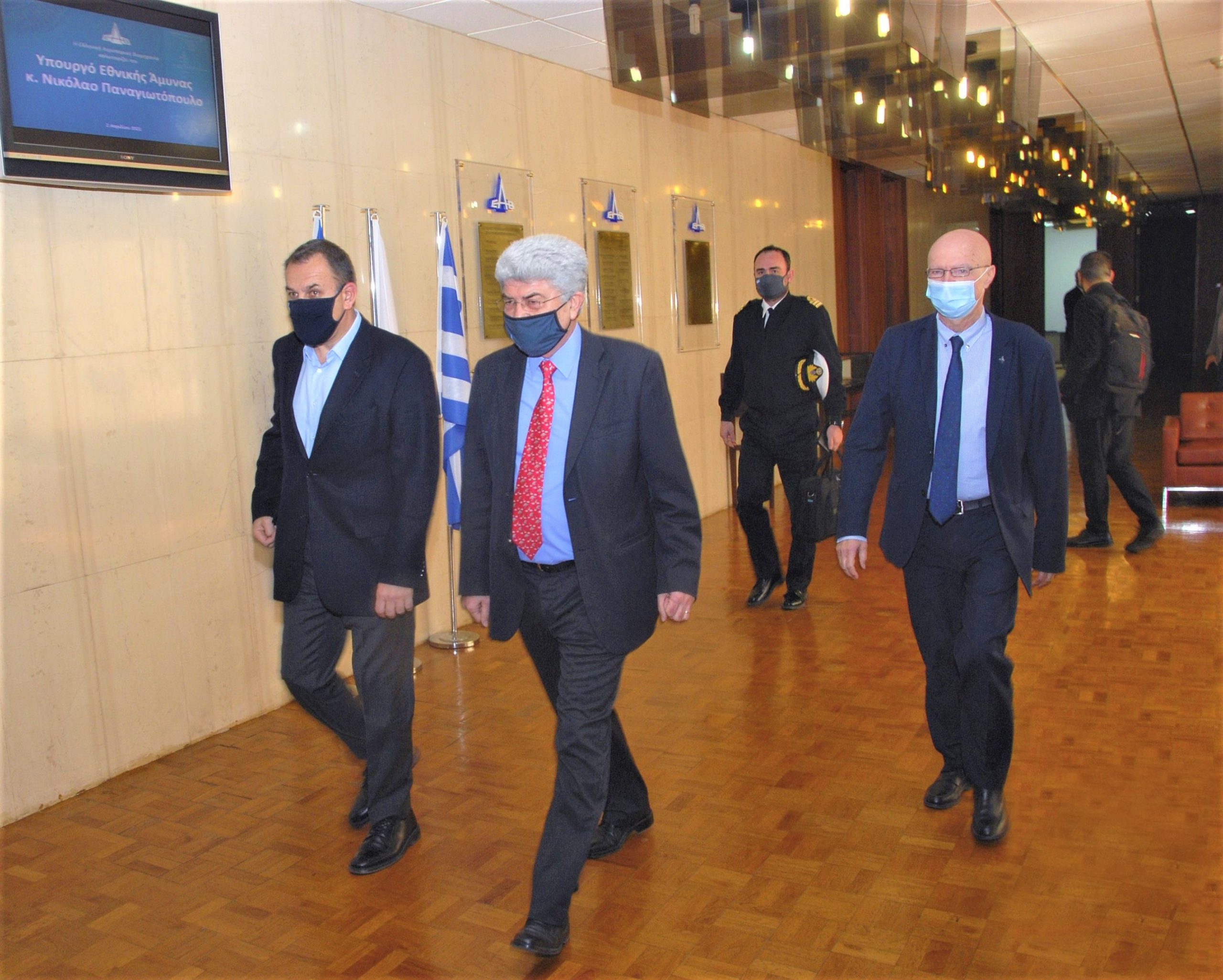 Επίσκεψη Παναγιωτόπουλου κι ενημέρωση στην ΕΑΒ - Δούρειος Ίππος