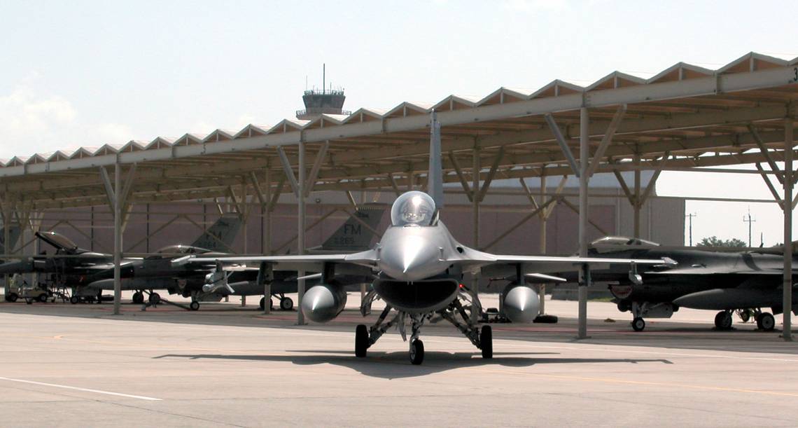 Στέγαστρα μαχητικών F-16 στην ΕΑΒ από την Lockheed Martin - Δούρειος Ίππος