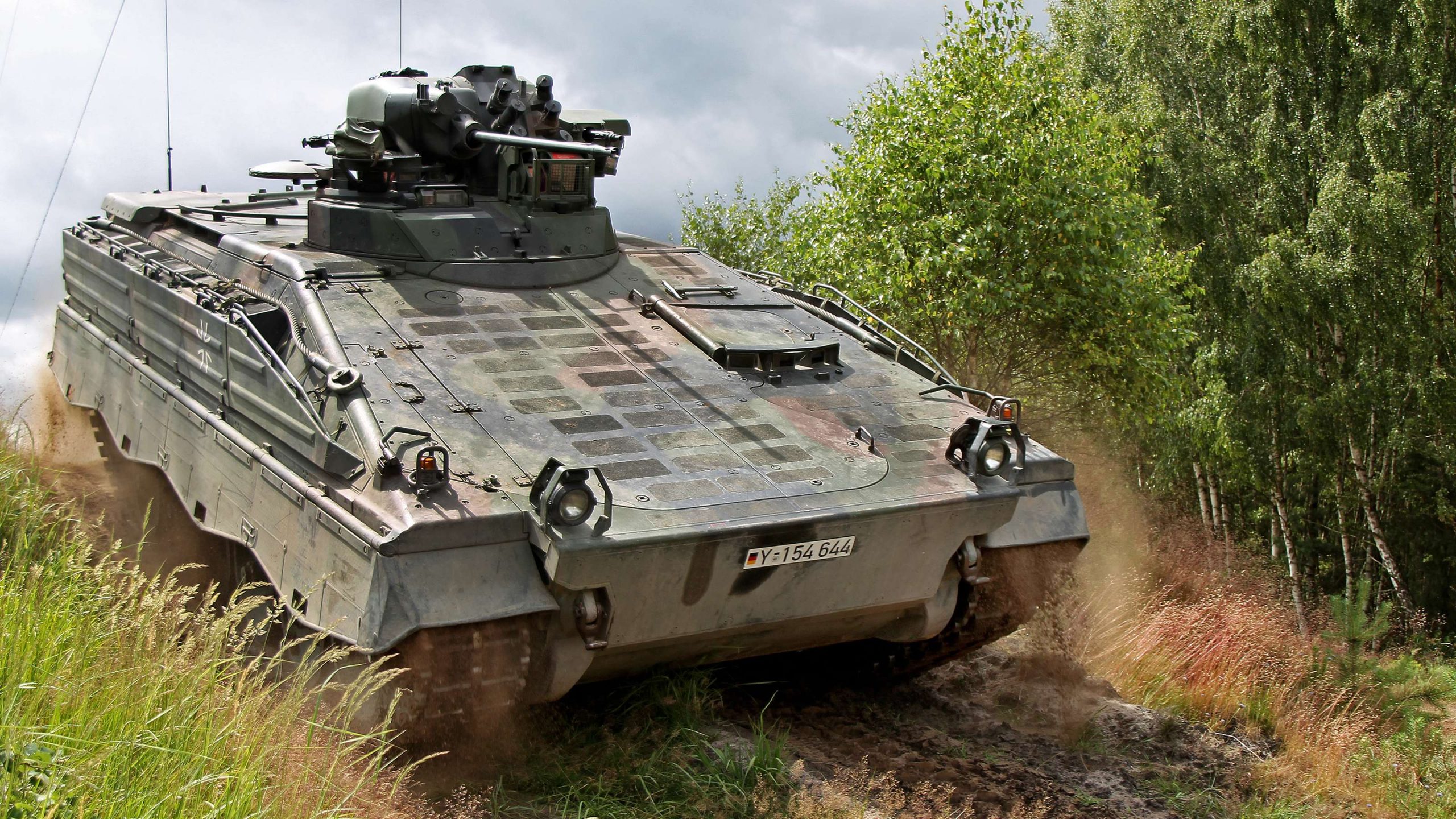 Άφιξη κι άλλων M1117 - Αναμονή τον Οκτώβριο για τα Marder 1A3 ...