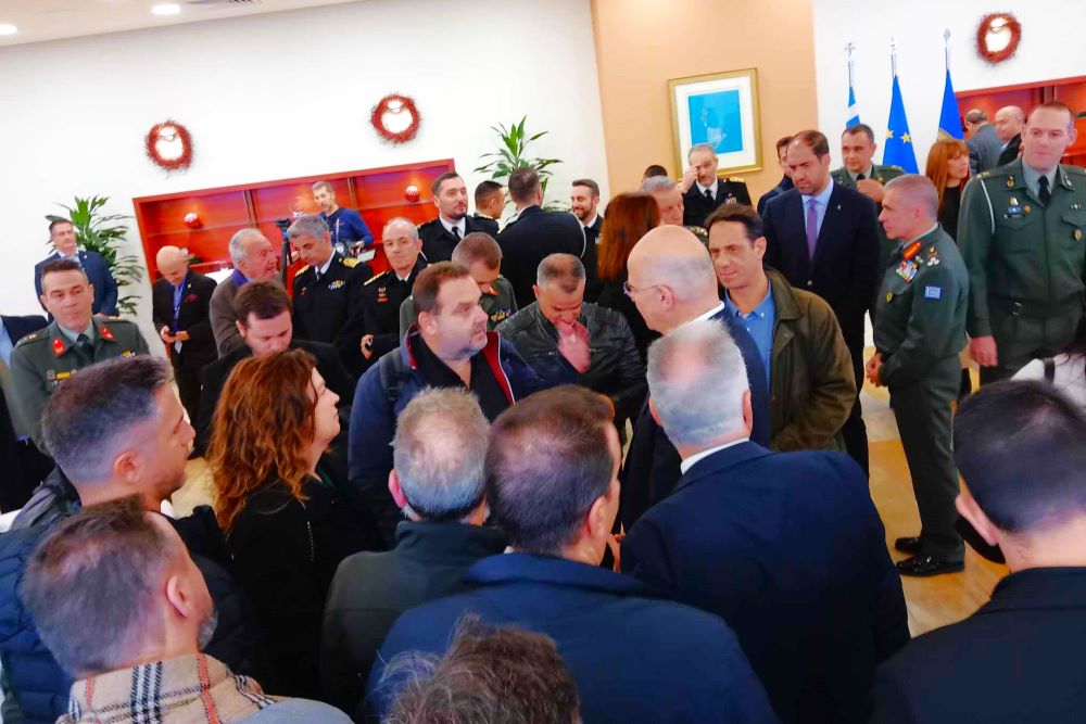 Τα "κάλαντα" Δένδια για εξοπλισμούς, αμυντική βιομηχανία κ.ά ...