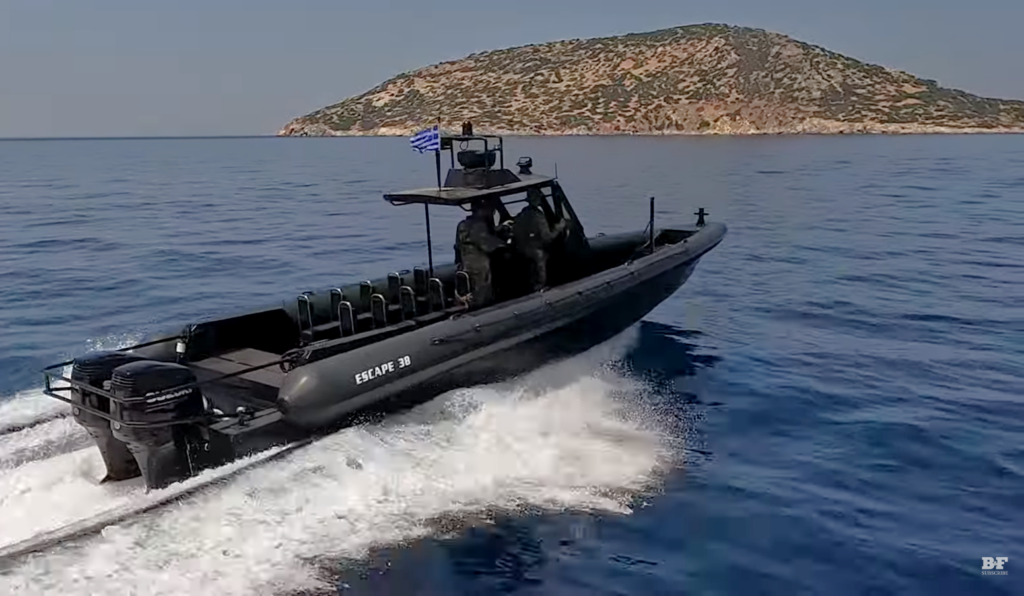 Δύο Escape 38 από δωρεά στους Αμφιβίους Καταδρομείς - Δούρειος Ίππος