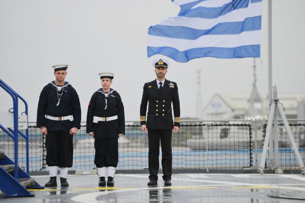 Τελετή ονοματοδοσίας και ύψωσης Ελληνικής Σημαίας στην ΚΙΜΩΝ (F 601 ...