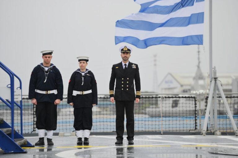 Τελετή ονοματοδοσίας και ύψωσης Ελληνικής Σημαίας στην ΚΙΜΩΝ (F 601 ...